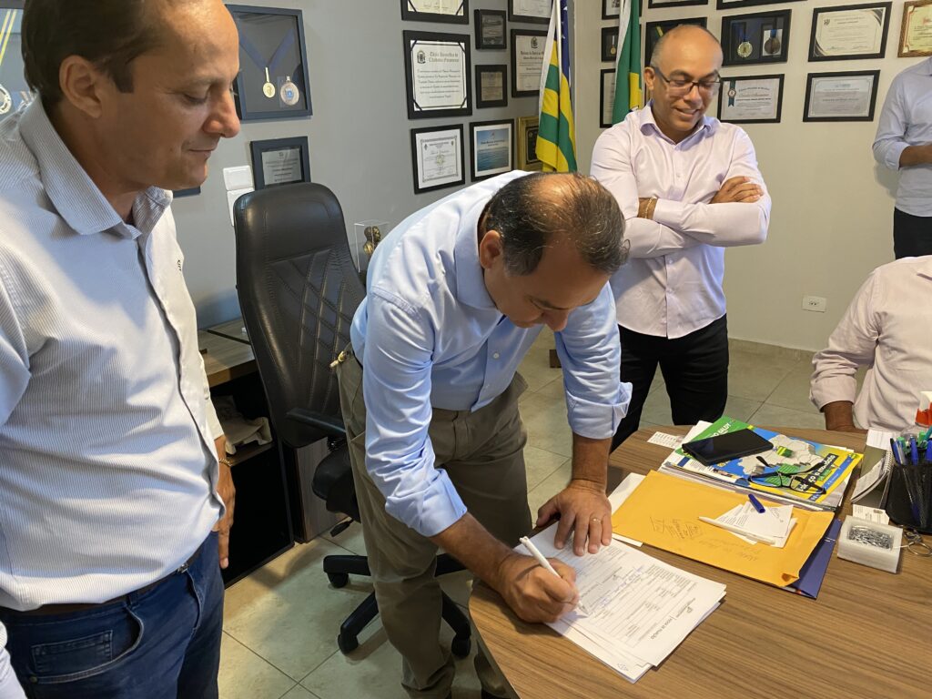 Eleições 2024: Deputado Federal Adriano do Baldy Recebe Comitiva de ...